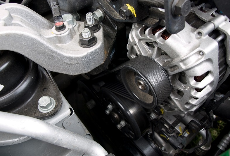 ¿Qué tipos de alternadores hay y qué piezas los componen?