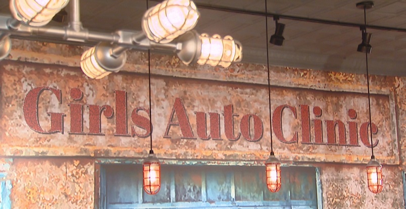 Taller, centro de belleza y bar, todo en uno