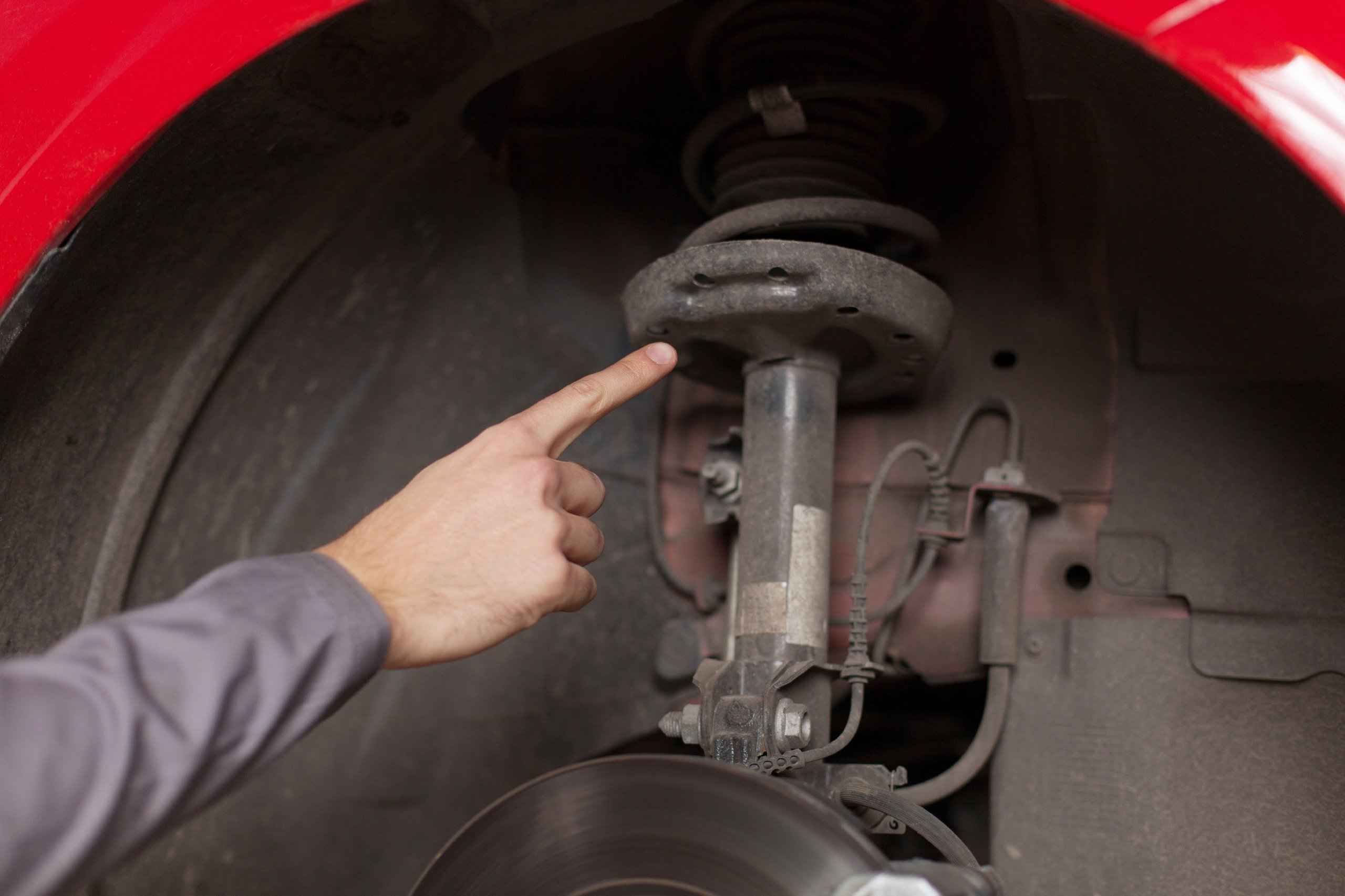 ¿Conoces los tipos de amortiguadores y cómo cambiarlos?